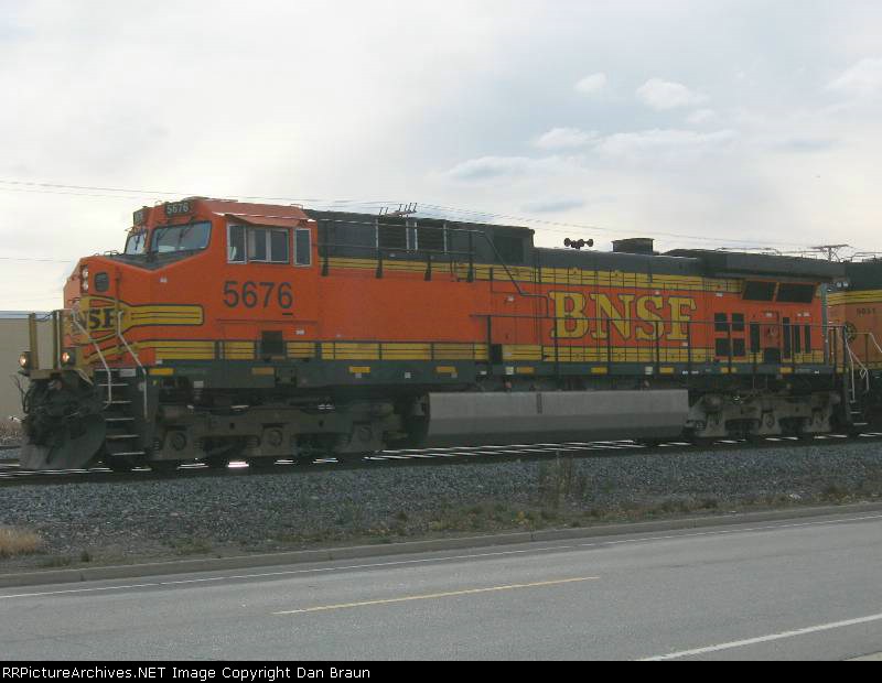 BNSF 5676